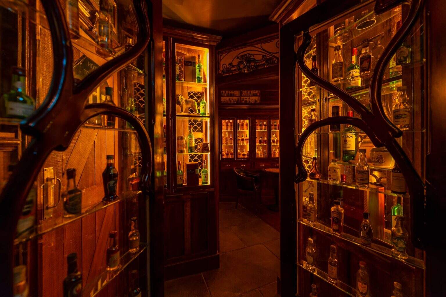 Best Bars & Pubs in Killarney in 2026 | Where to Drink Local