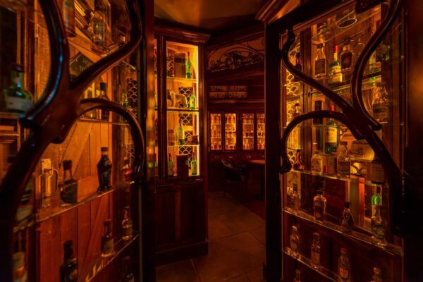 Best Bars & Pubs in Killarney in 2026 | Where to Drink Local